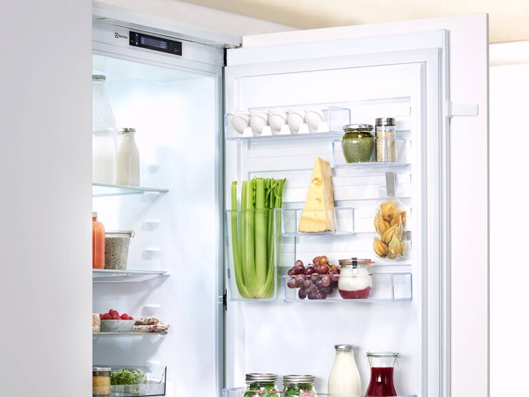 Integrated fridge freezer | Electrolux